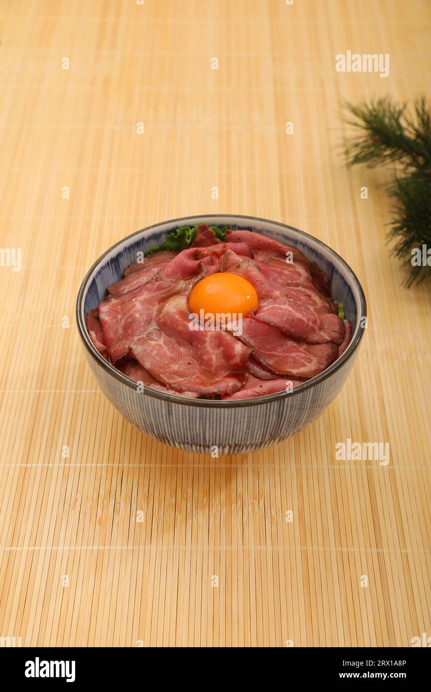 Roast beef bowl hi-res stock photography and images - Alamy