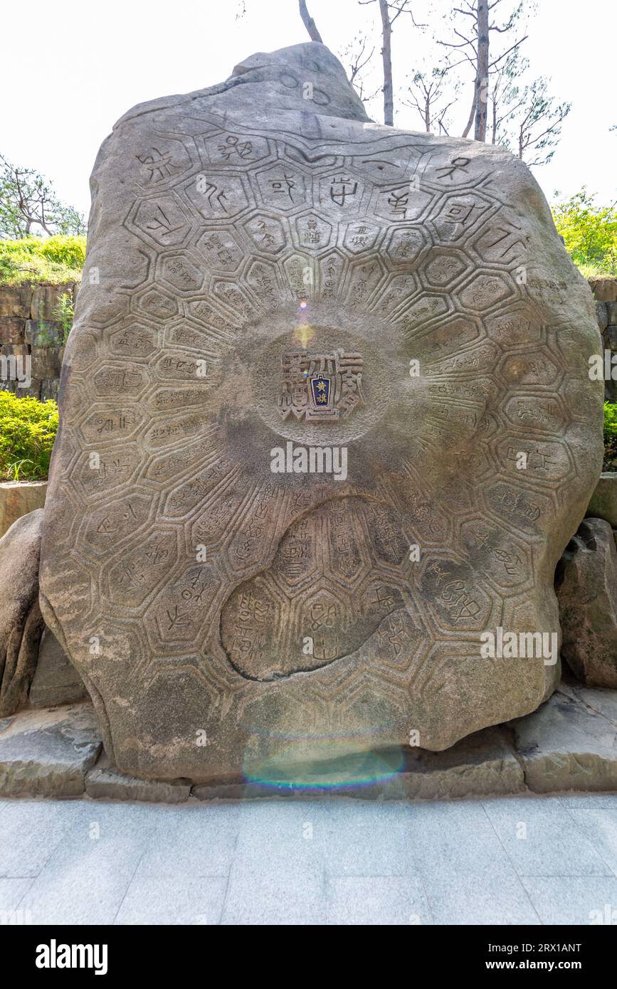 Turtle shaped rock hi-res stock photography and images - Alamy