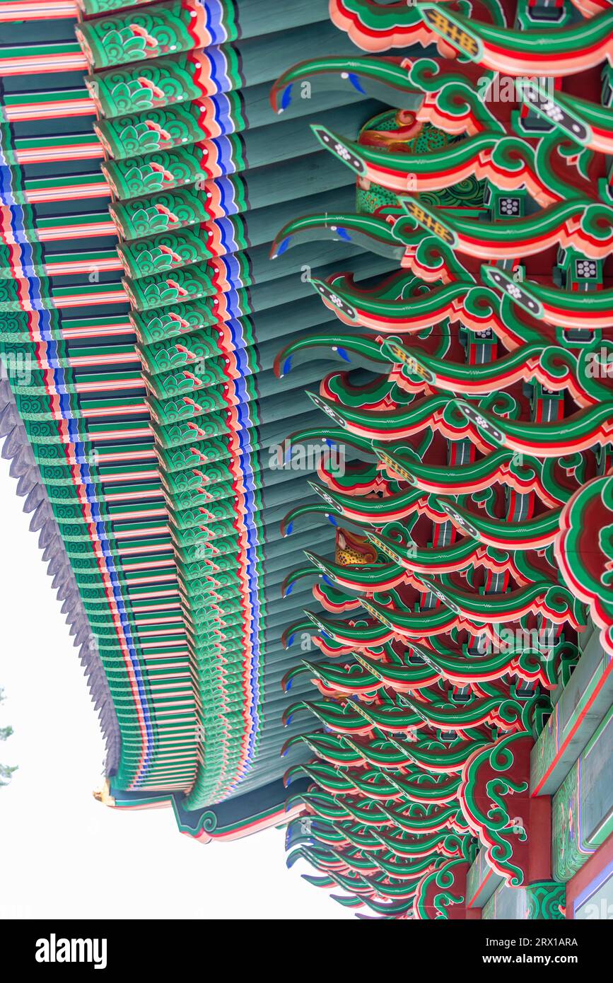 Close up of beautiful traditional Korean colourful roof details Stock ...