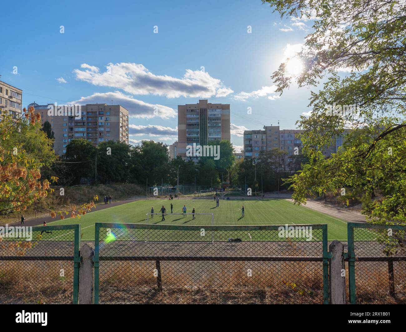 People play games on green hi-res stock photography and images - Alamy