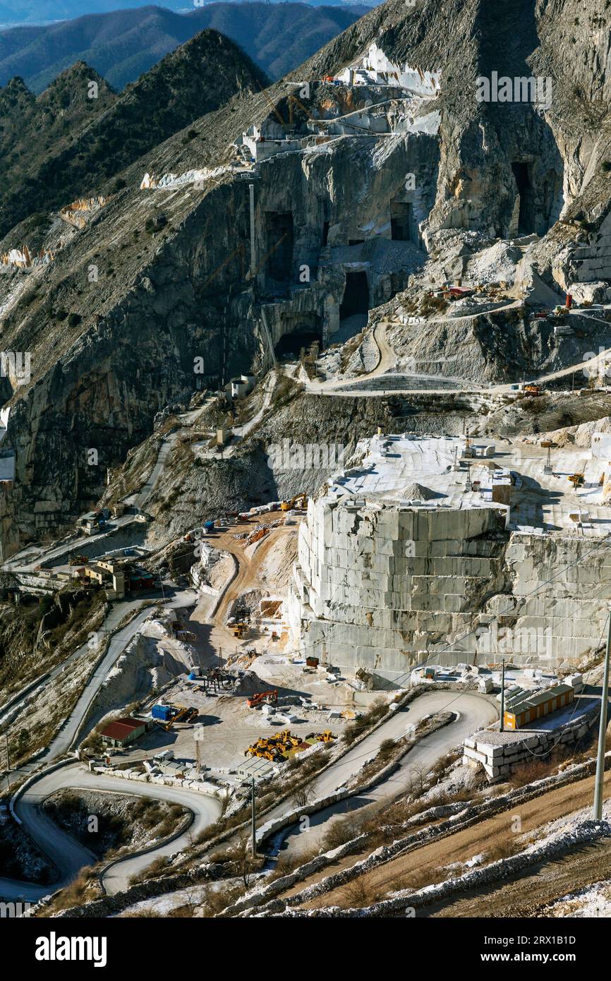 Marble mines above town of Carrara, Tuscany, Italy Stock Photo - Alamy
