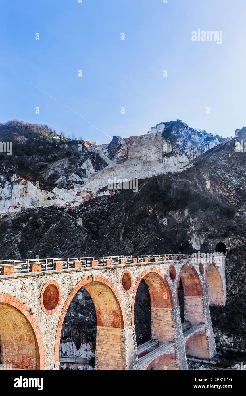 Stone bridge leading from town of Carrara to marble mines, Tuscany ...