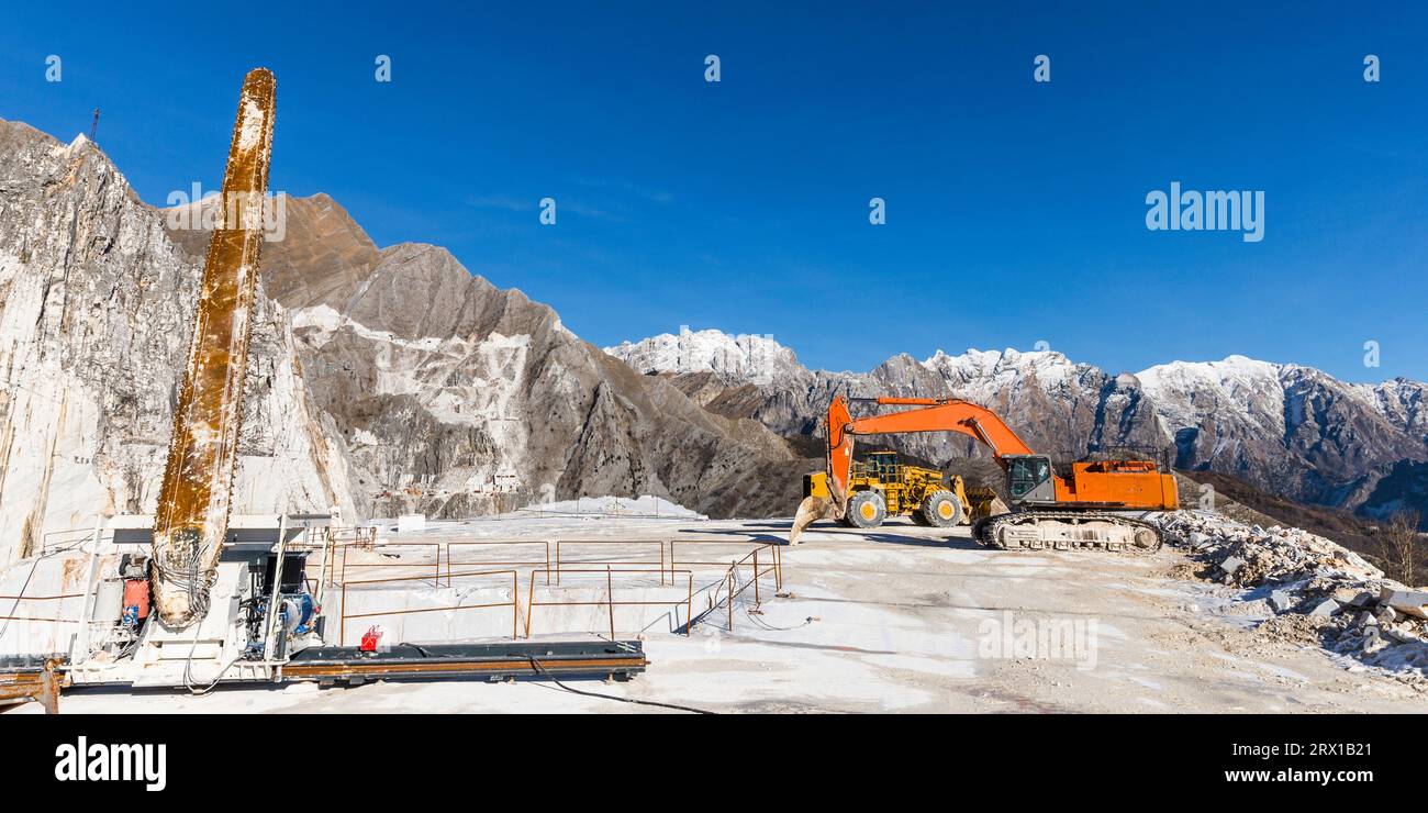 Marble mines above town of Carrara, Tuscany, Italy Stock Photo - Alamy