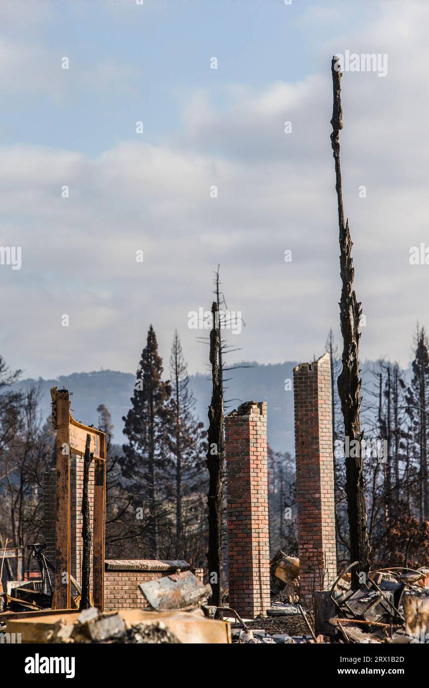 2017 tubbs forest fire hi-res stock photography and images - Alamy
