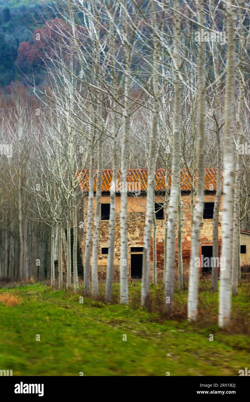 Italy row house hi-res stock photography and images - Alamy