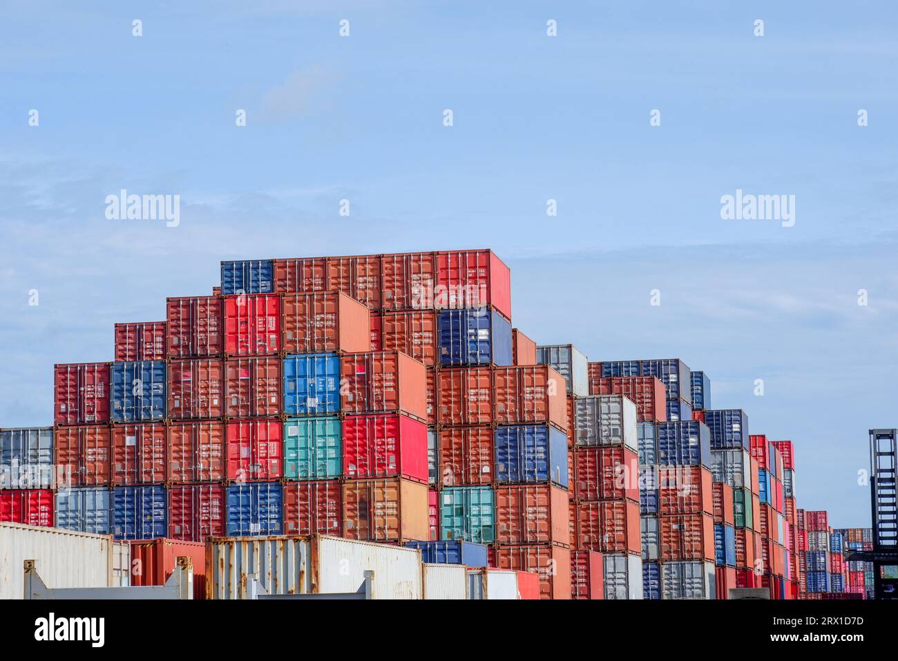 Containers piled up at the port Stock Photo - Alamy