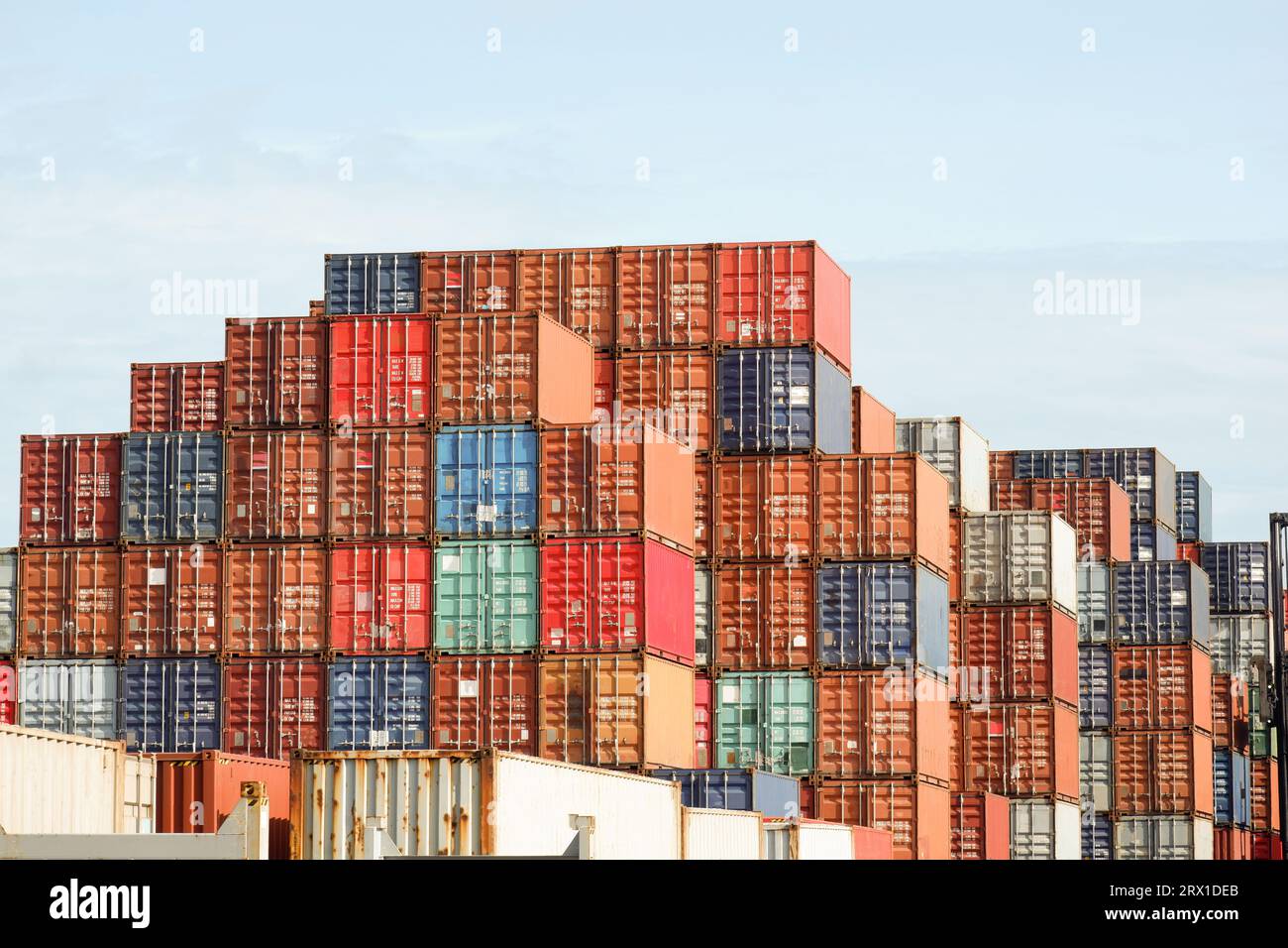 Shipping containers globalization china hi-res stock photography and ...