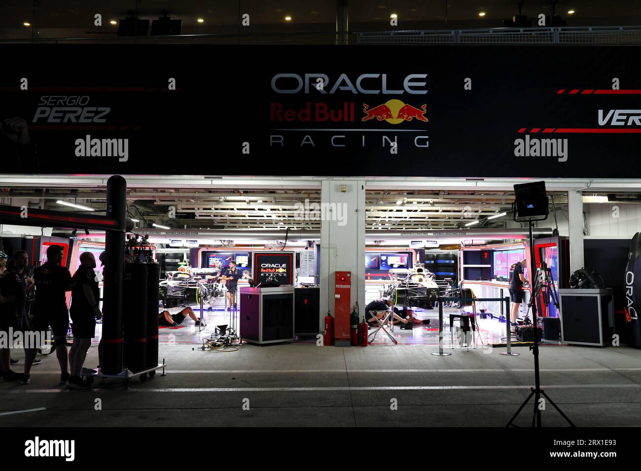 Red bull racing pit garages hi-res stock photography and images - Alamy