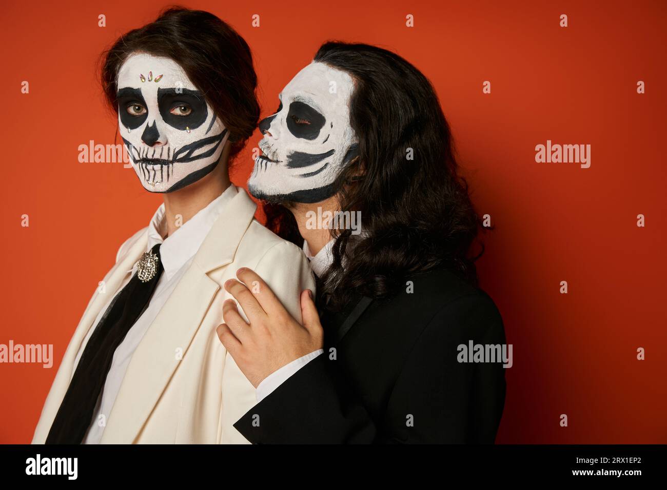 Skeleton hugging hi-res stock photography and images - Alamy