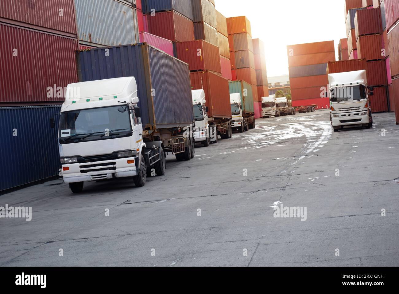 Shipping containers truck lorry hi-res stock photography and images - Alamy