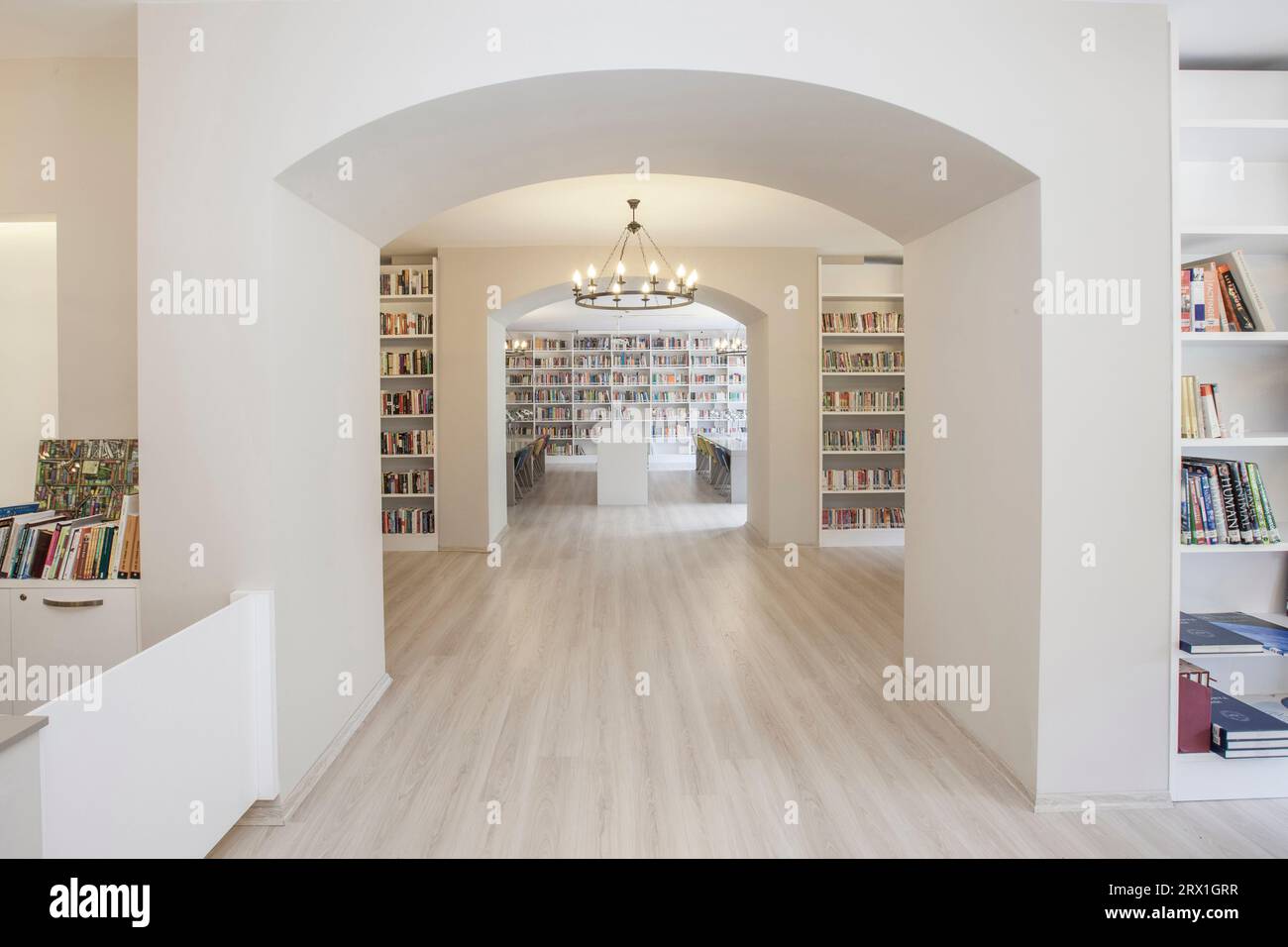 Library reference desk hi-res stock photography and images - Alamy