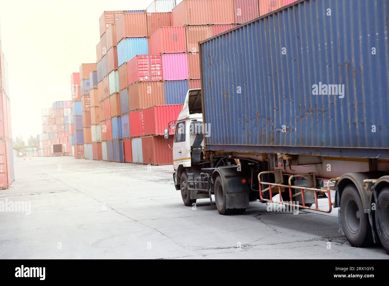 Shipping containers truck lorry hi-res stock photography and images - Alamy