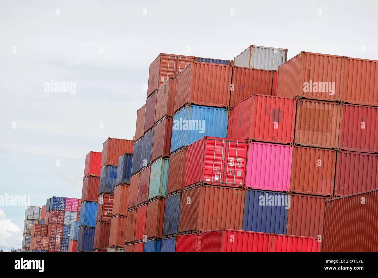 Containers pile up container hi-res stock photography and images - Alamy
