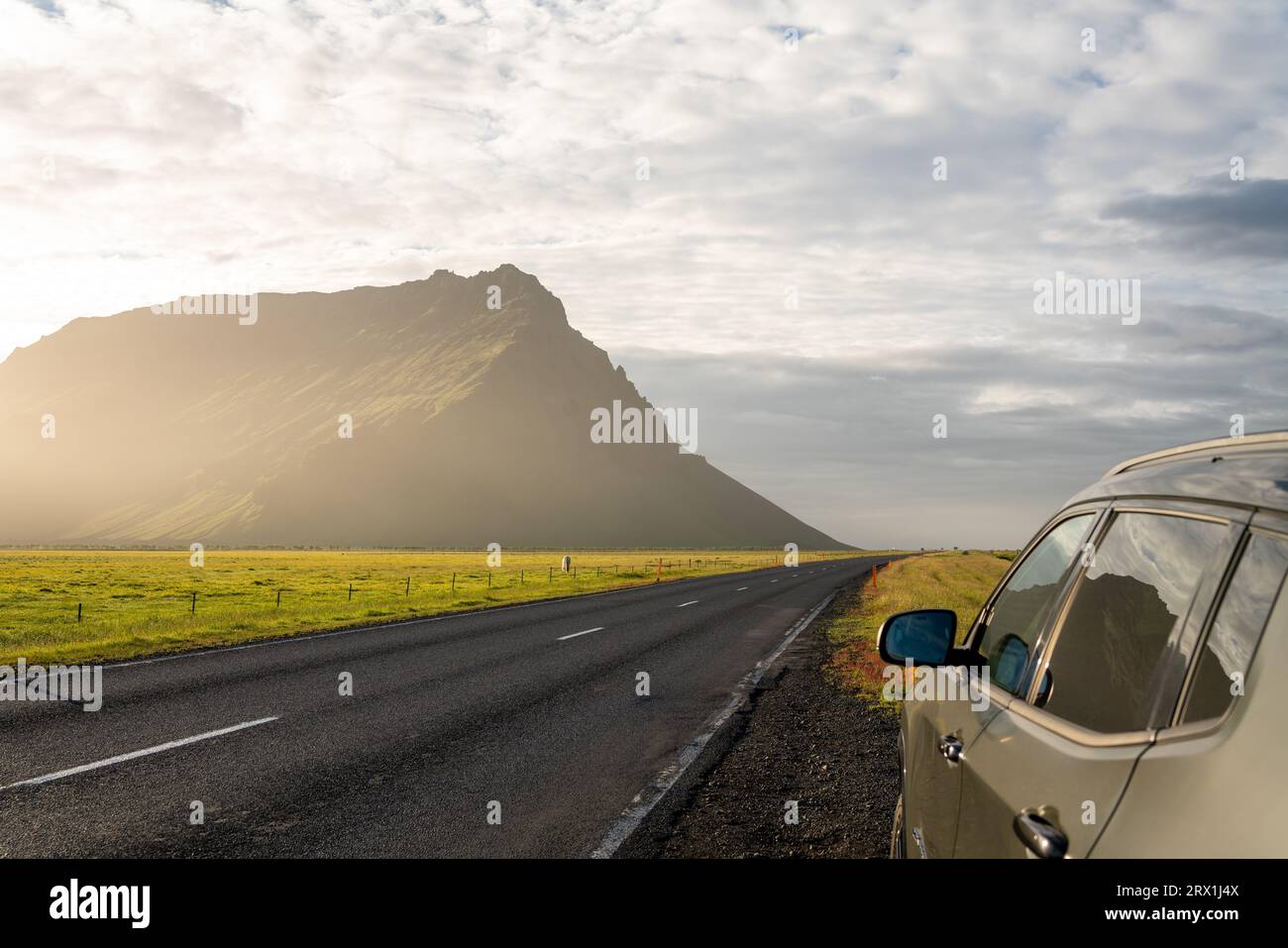 Epic road hi-res stock photography and images - Alamy