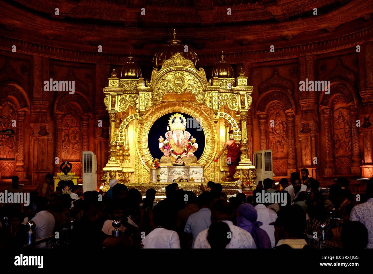 Dagdusheth ganpati pune hi-res stock photography and images - Alamy