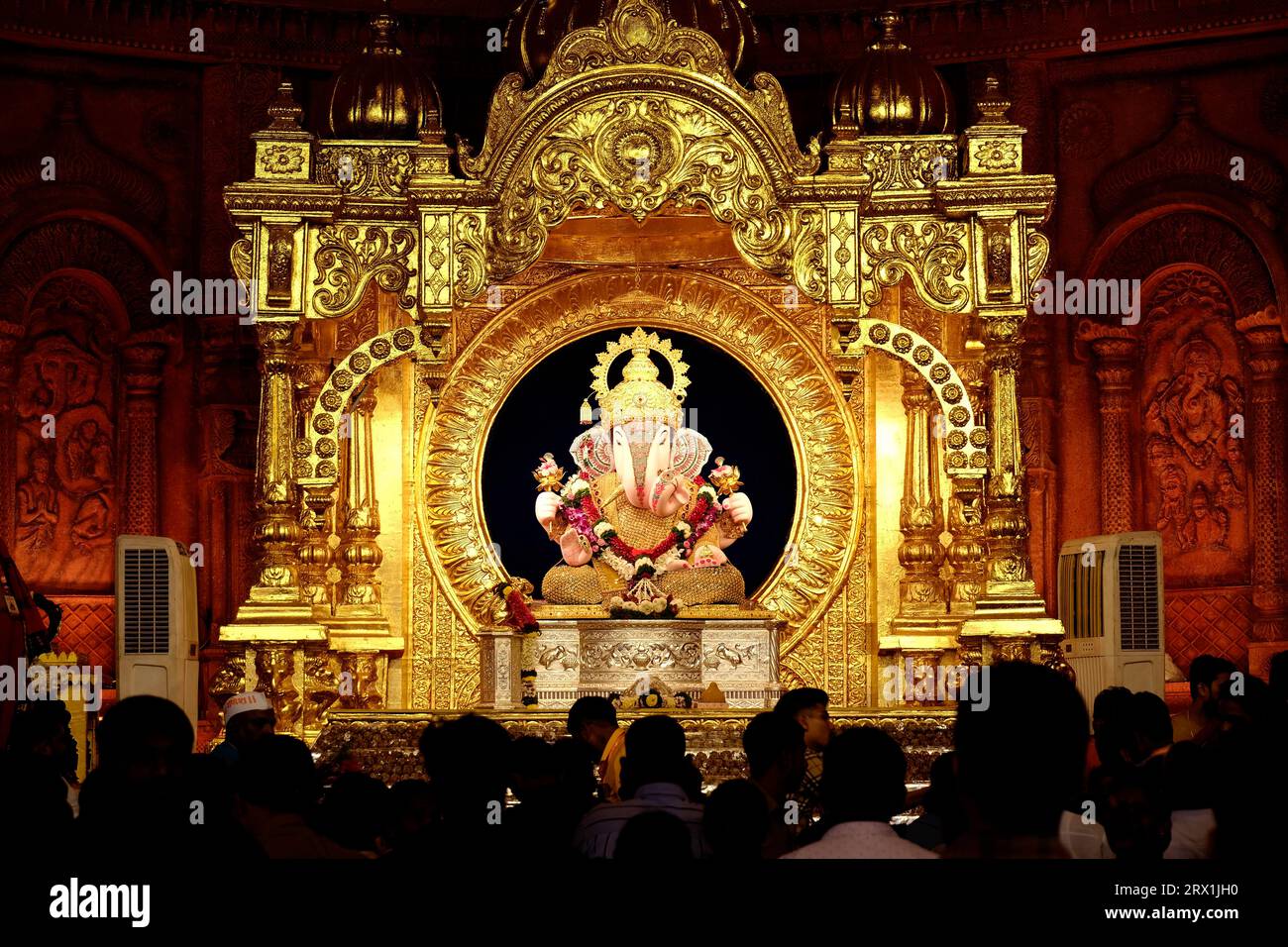 Dagdusheth ganpati pune hi-res stock photography and images - Alamy