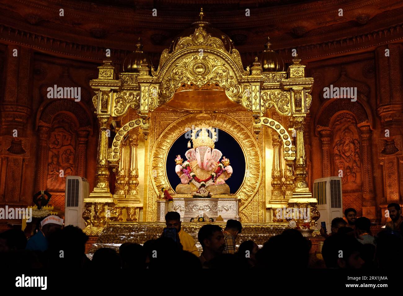 Dagdusheth ganpati pune hi-res stock photography and images - Alamy