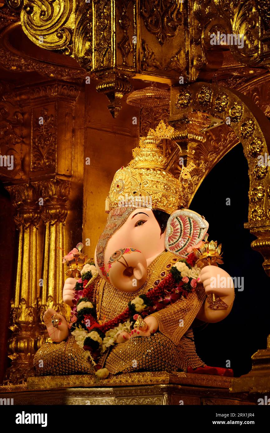 Dagdusheth ganpati pune hi-res stock photography and images - Alamy