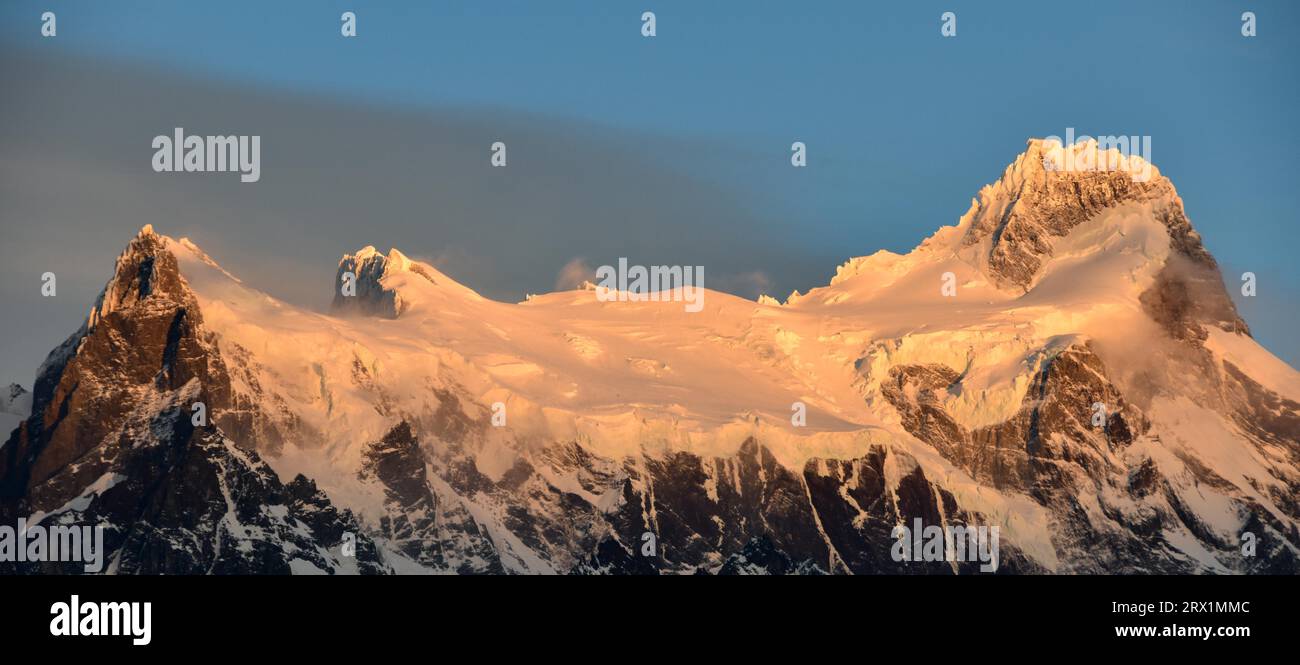 The glacier and summit of Cerro Paine Grande at sunrise, Torres del ...