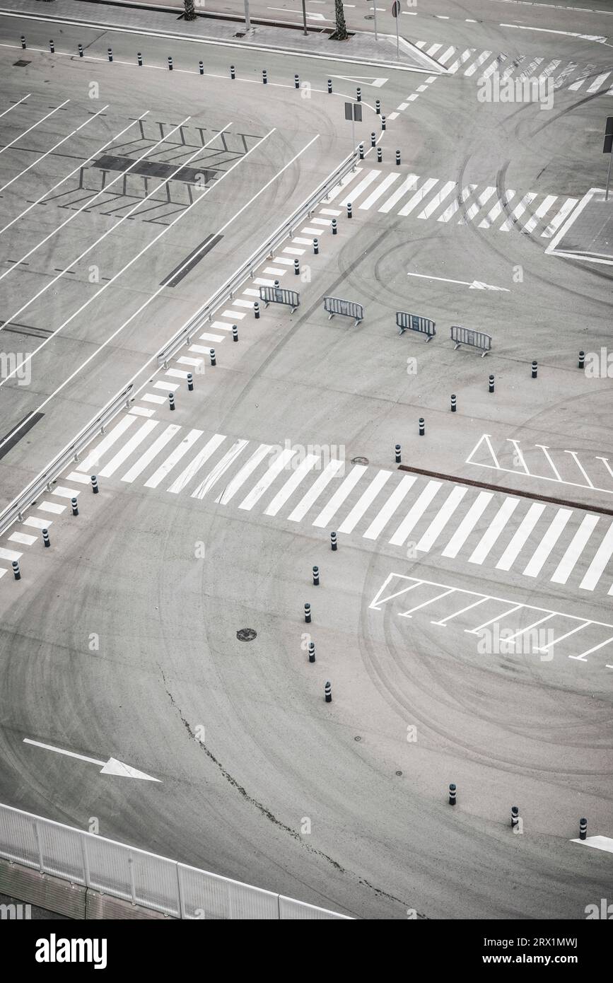 Empty parking space, zebra crossing, tyre tracks, no car, markings ...