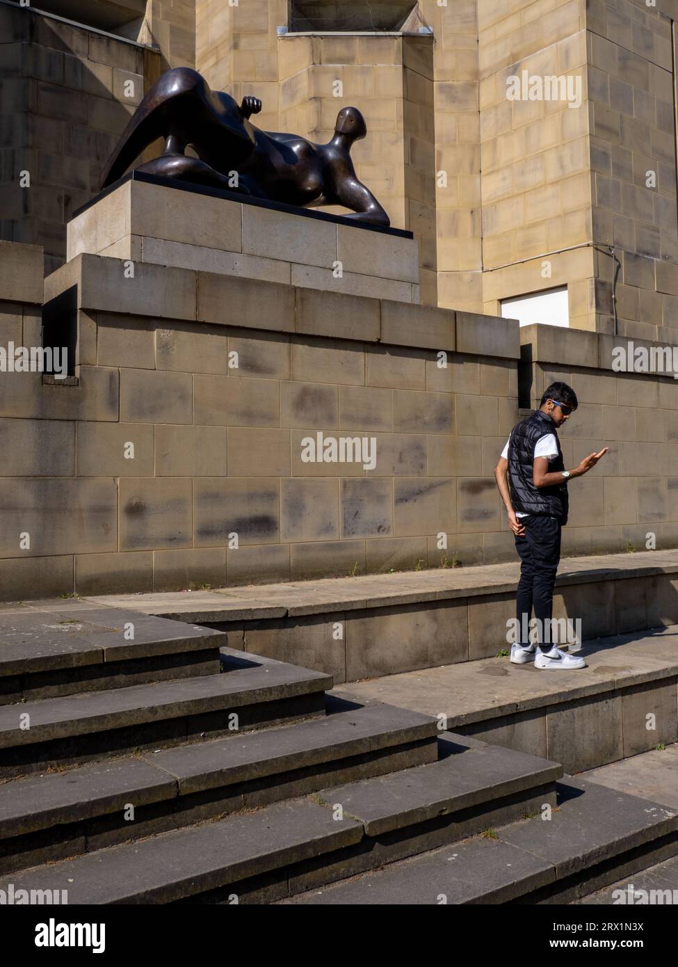 Henry Moore statue (bronze) outside the entrance to Leeds Art Gallery ...