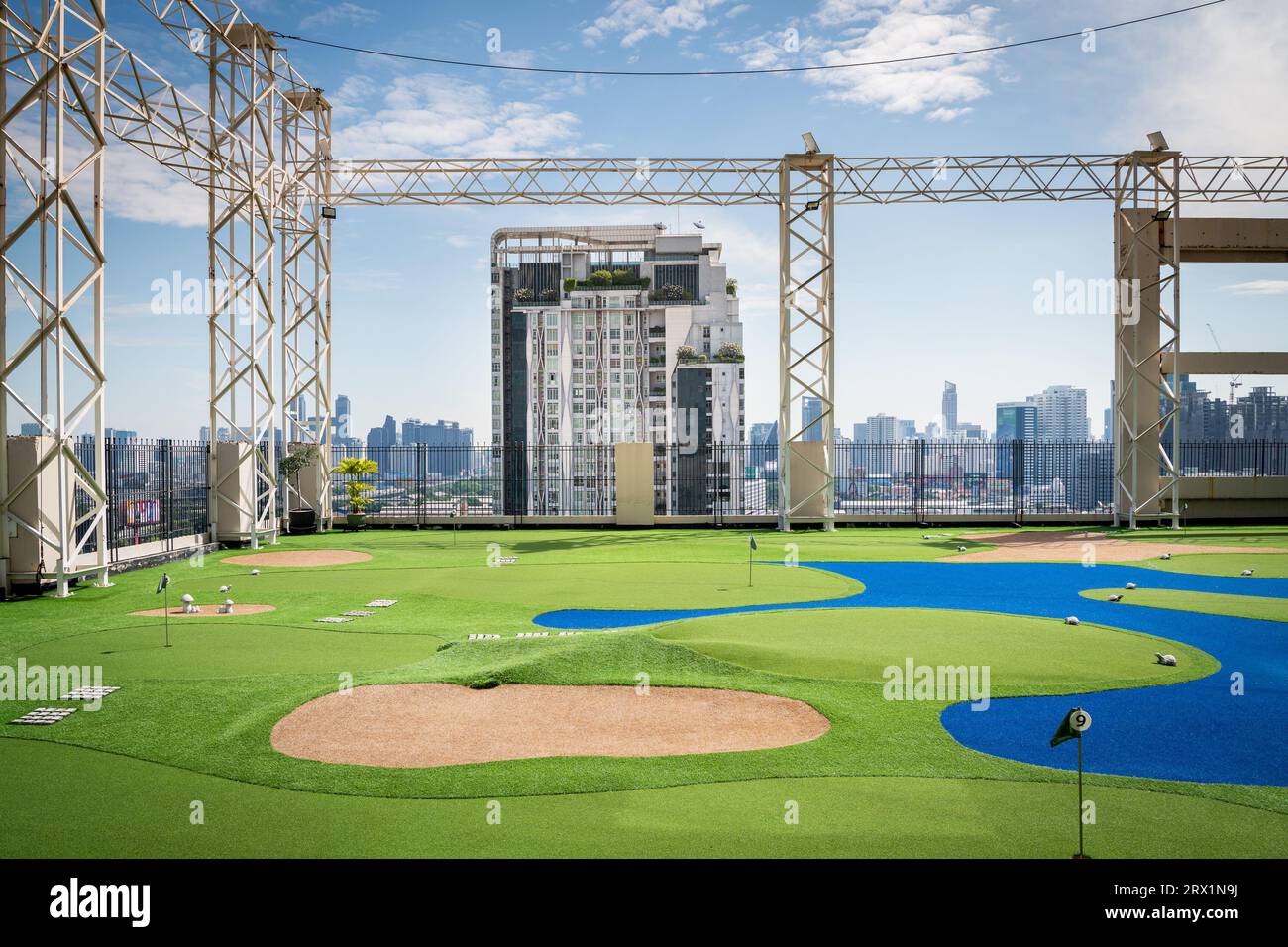 Golf putting course hi-res stock photography and images - Alamy