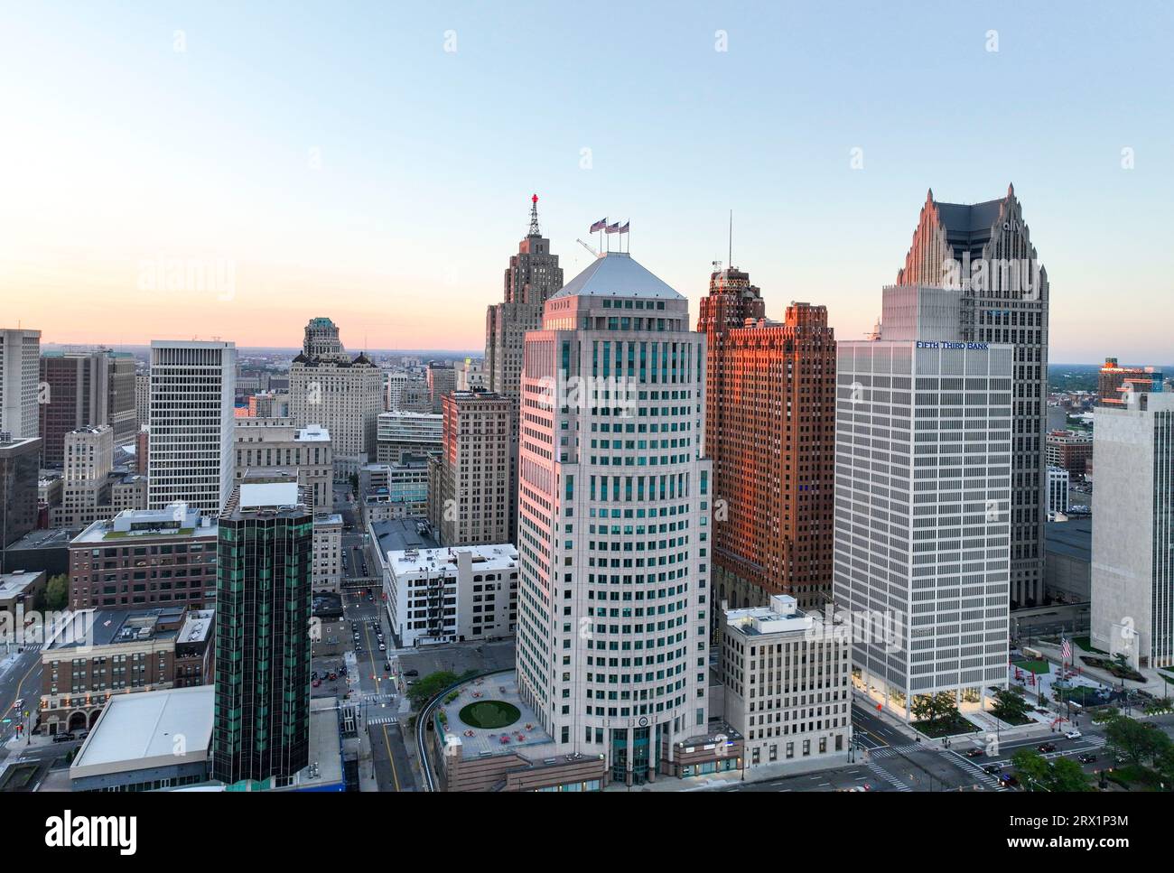 Aerial detroit city skyline river hi-res stock photography and images ...