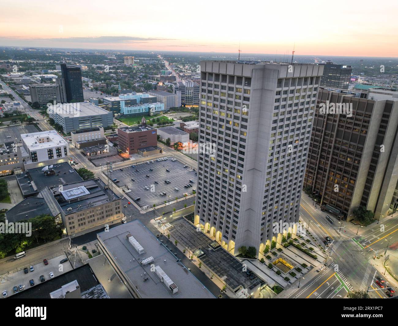 Aerial detroit city skyline river hi-res stock photography and images ...