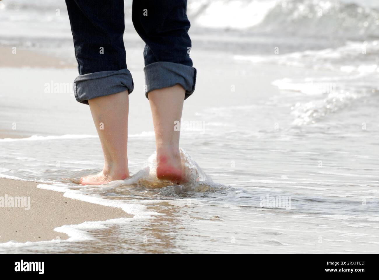 Wade barefoot hi-res stock photography and images - Alamy