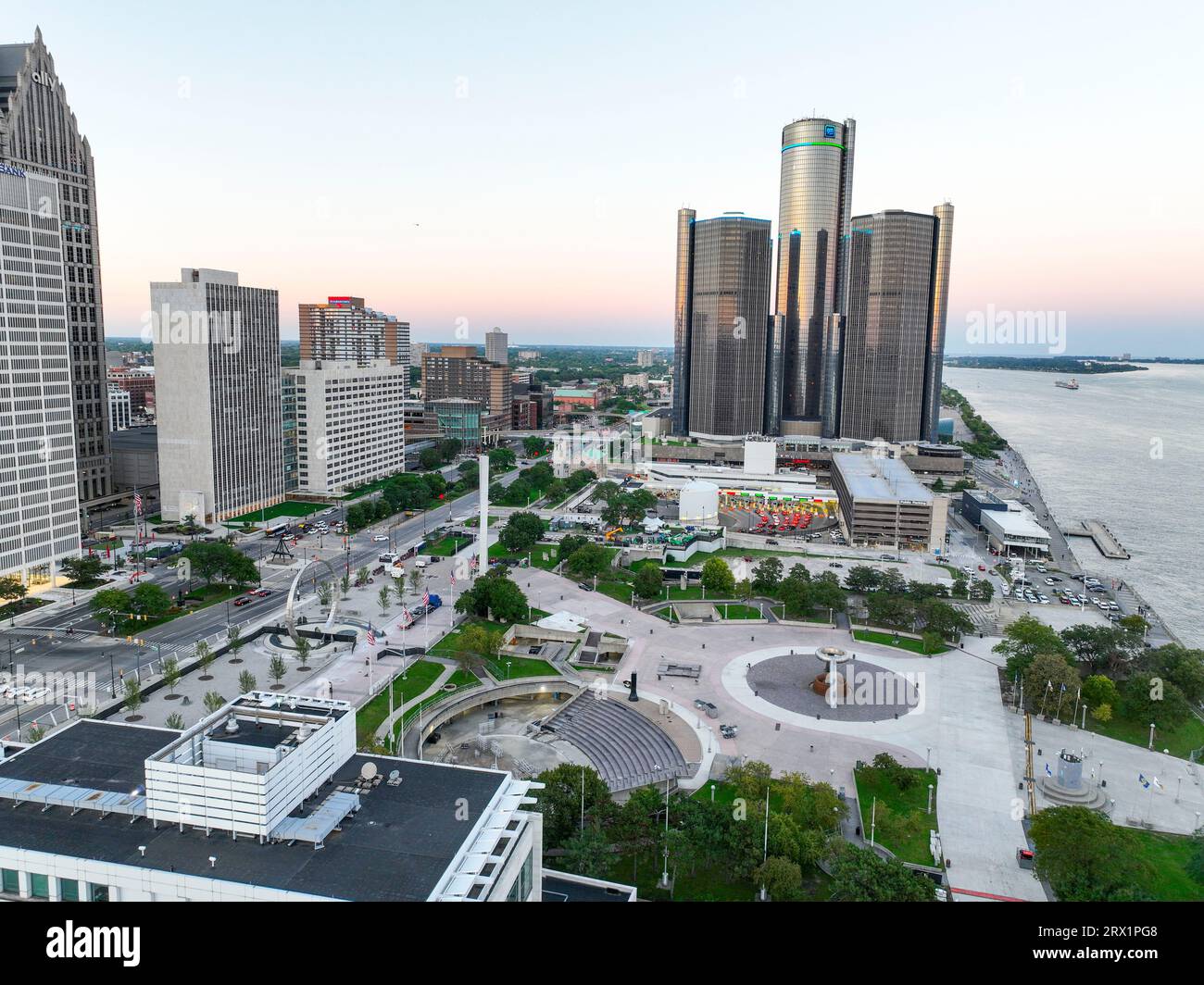 Aerial detroit city skyline river hi-res stock photography and images ...