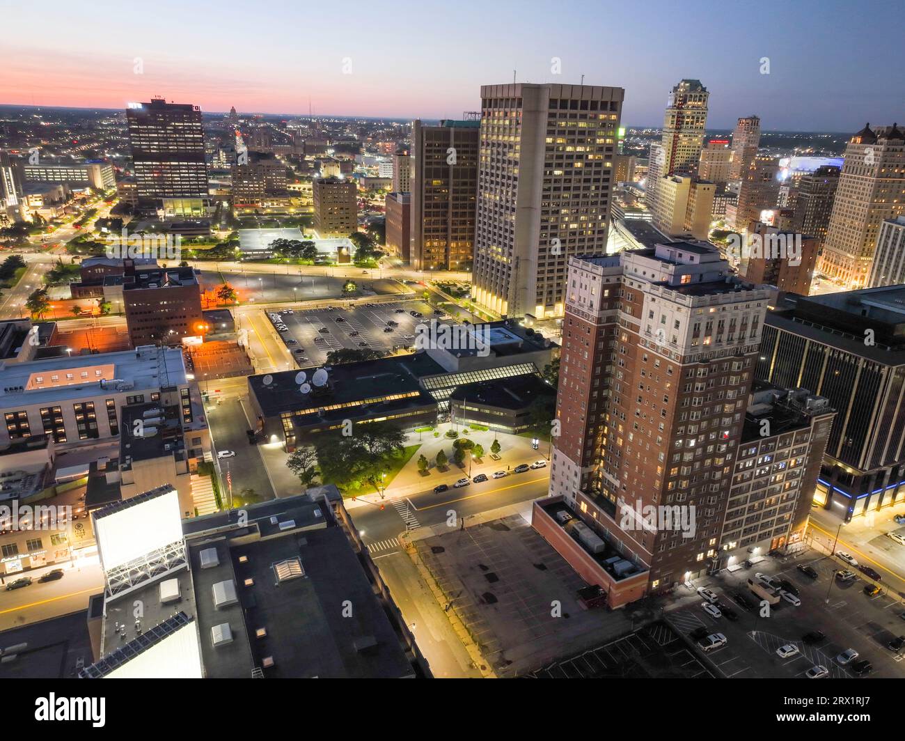 Aerial detroit city skyline river hi-res stock photography and images ...