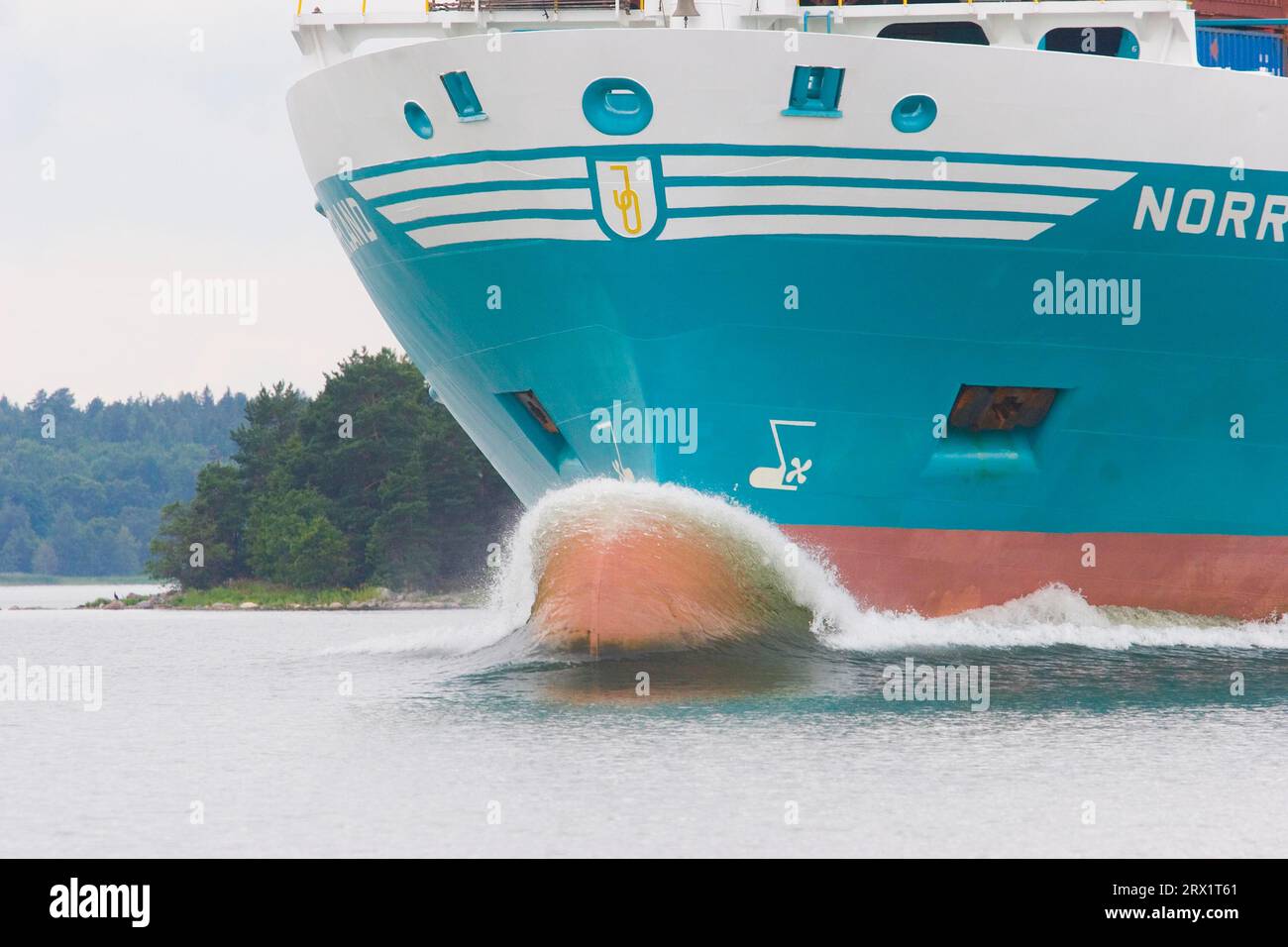 The bow wave of a freighter Stock Photo - Alamy