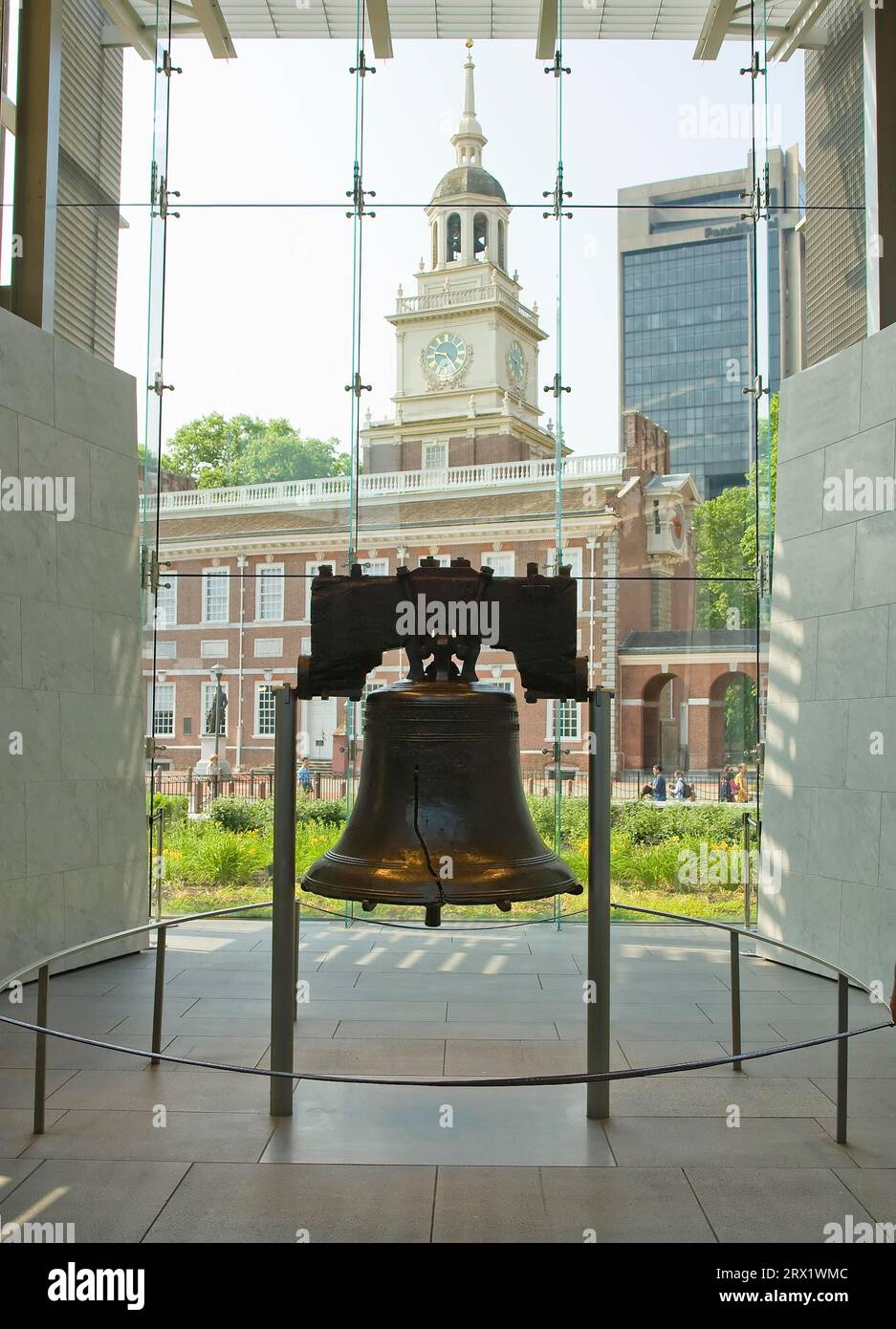 Crack in liberty bell hi-res stock photography and images - Alamy