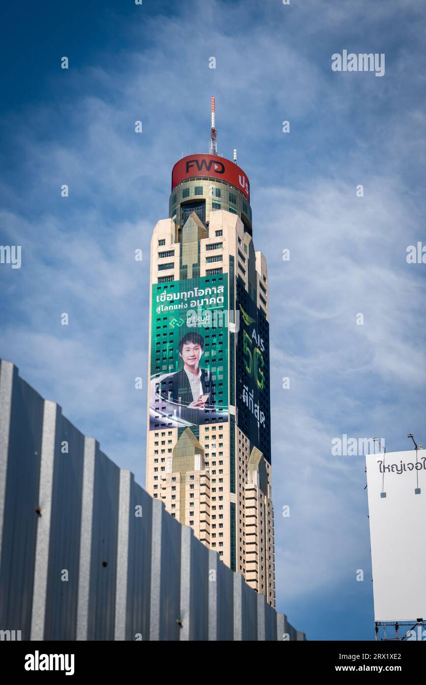 The Baiyoke Sky Hotel reaching up into the sky in the Ratchathewi area ...