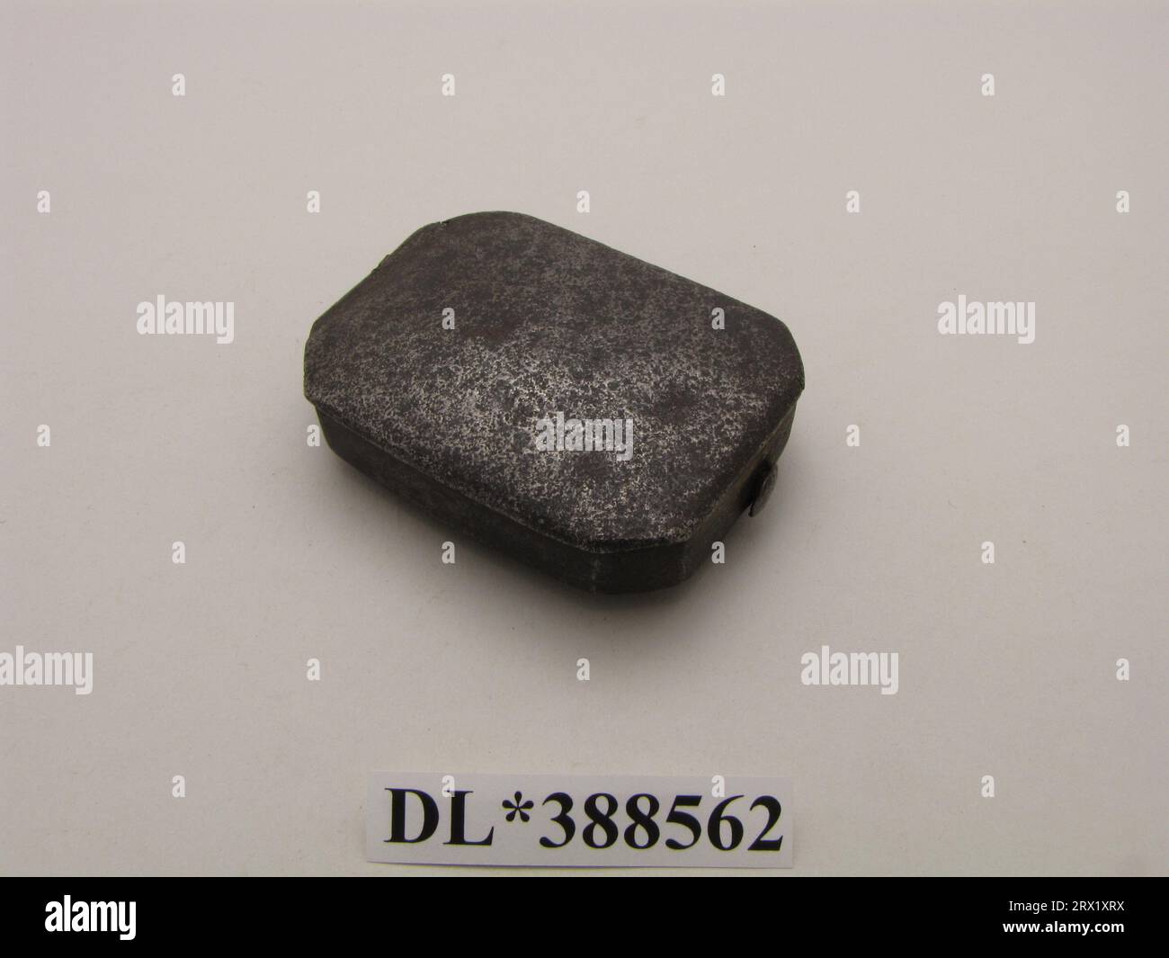 Tinder box hi-res stock photography and images - Alamy