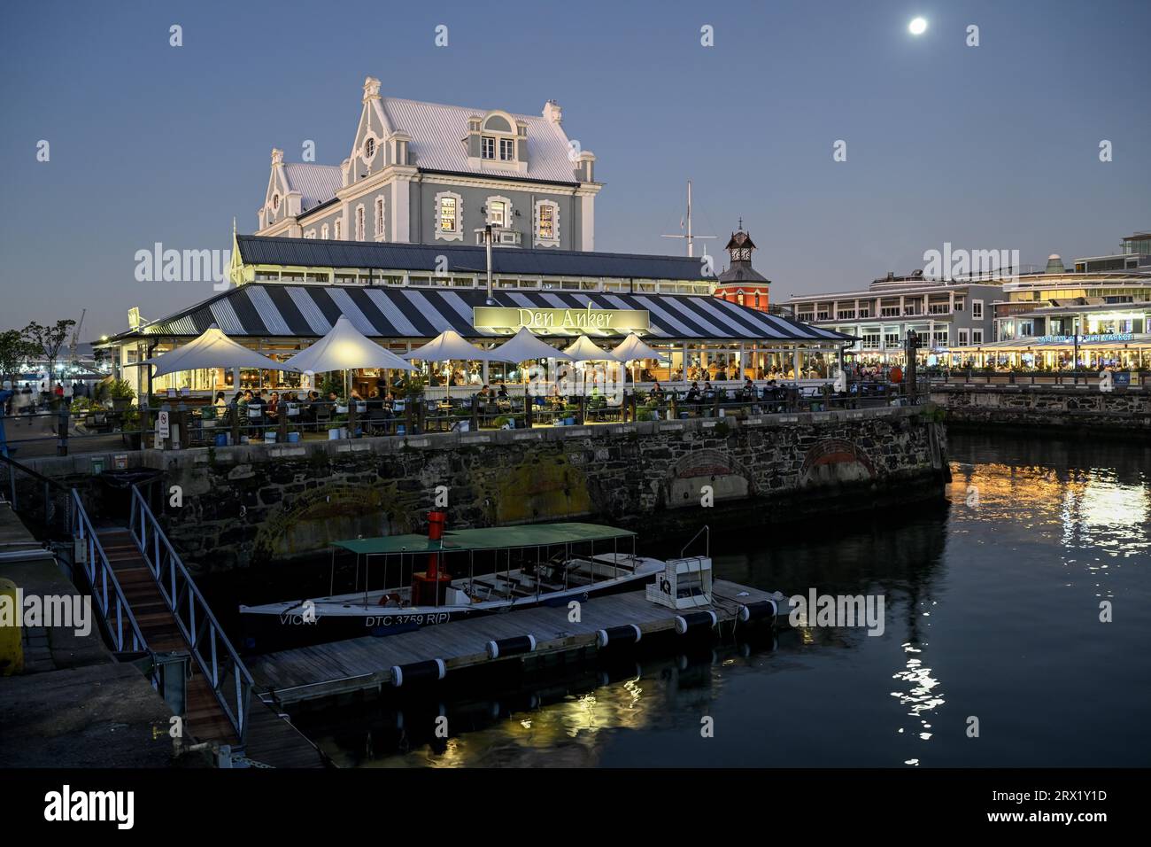 Den Anker restaurant on the Victoria and Alfred Waterfront, blue hour ...