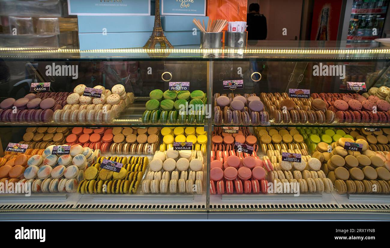 Bakery display, Paris, France Stock Photo - Alamy