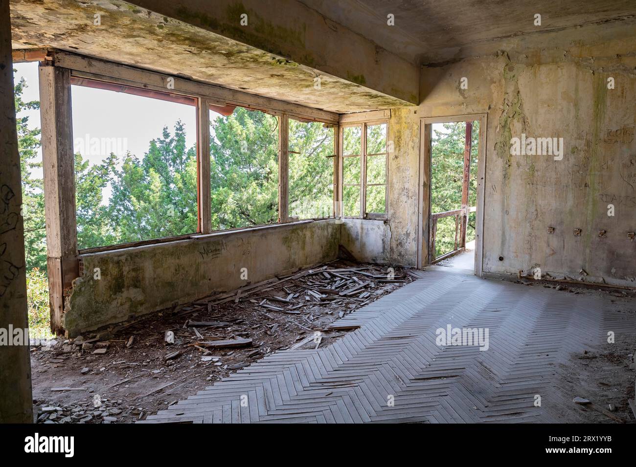 Lost Place, interior with windows, Villa de Vecci, Villa Mussolini ...