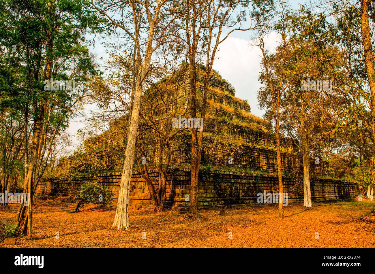 The seven‑tiered pyramid called Prasat Prang, Prasat Thom (Prasat ...