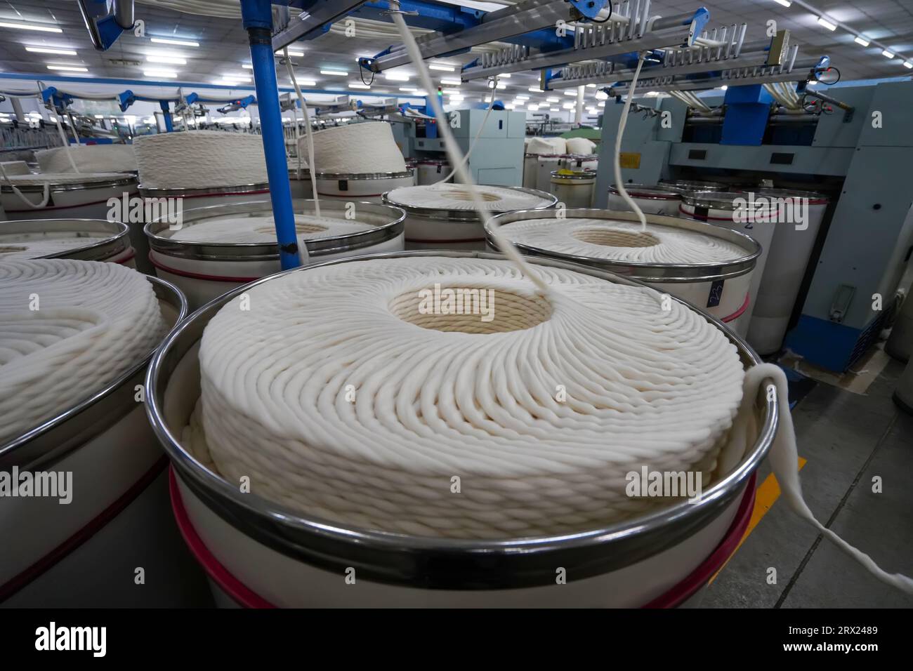 Spinning factory hi-res stock photography and images - Alamy