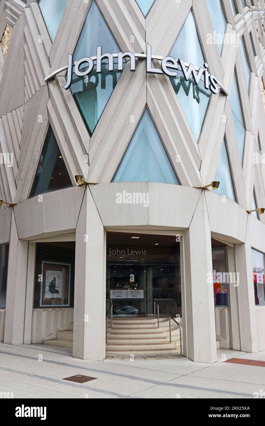 John lewis department store entrance hi-res stock photography and ...