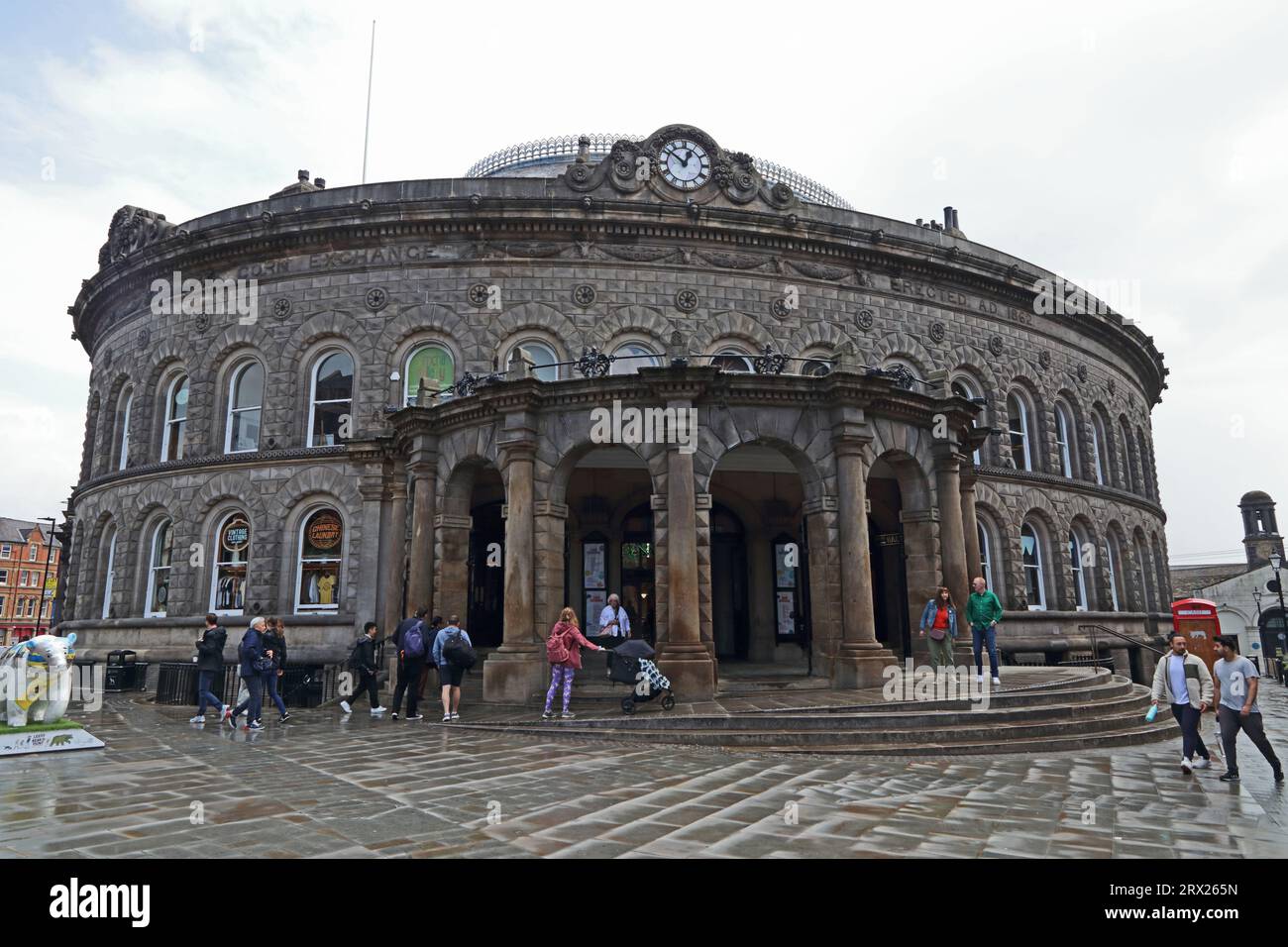 Exterior entrance hi-res stock photography and images - Alamy