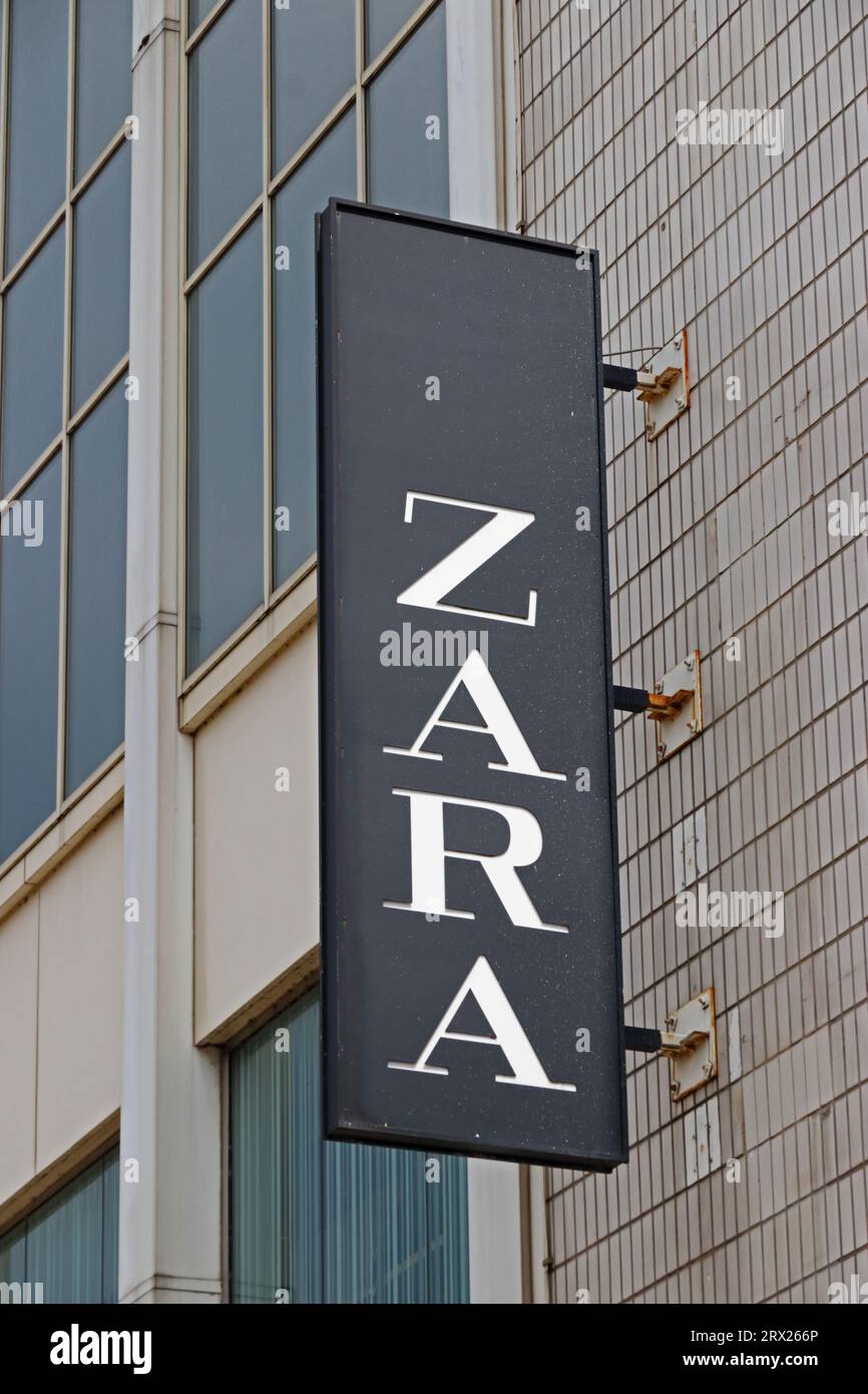 Zara shop hi-res stock photography and images - Alamy