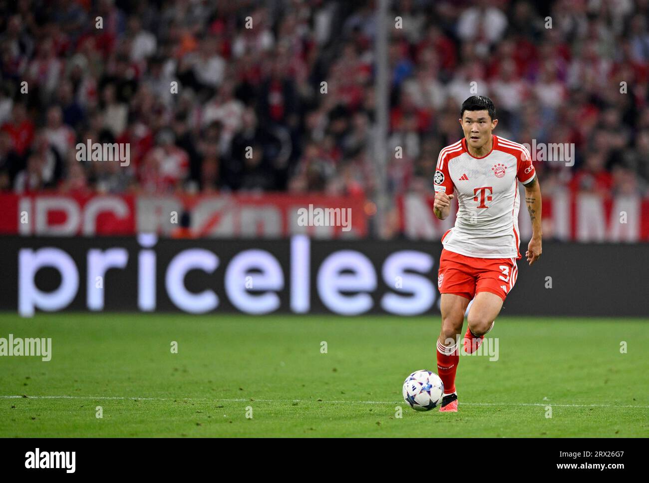 Min-jae Kim FC Bayern Munich FCB (03) on the ball perimeter advertising ...