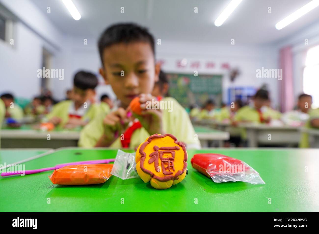 Mooncakes and students hi-res stock photography and images - Alamy