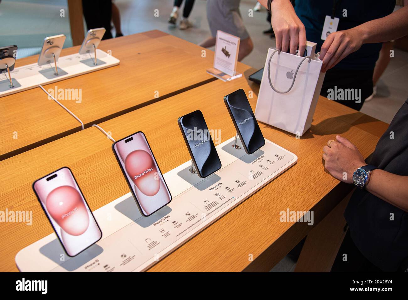 Bangkok, Thailand. 22nd Sep, 2023. Customers purchase the new iPhone 15 ...