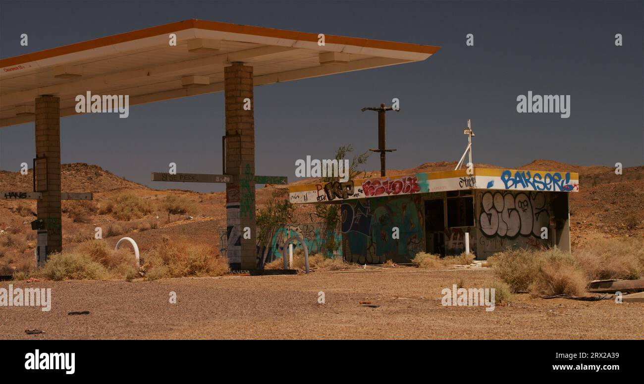 Canopy abandoned gas station hi-res stock photography and images - Alamy
