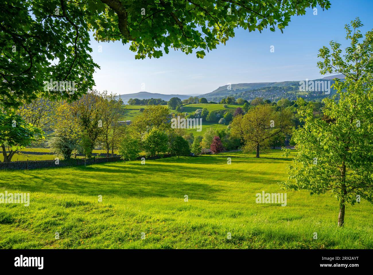 Hathersage village hi-res stock photography and images - Alamy
