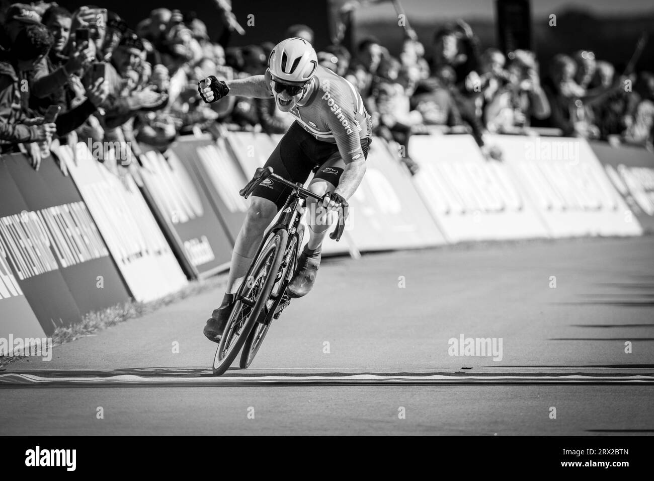 Live on september 24 Black and White Stock Photos & Images - Alamy