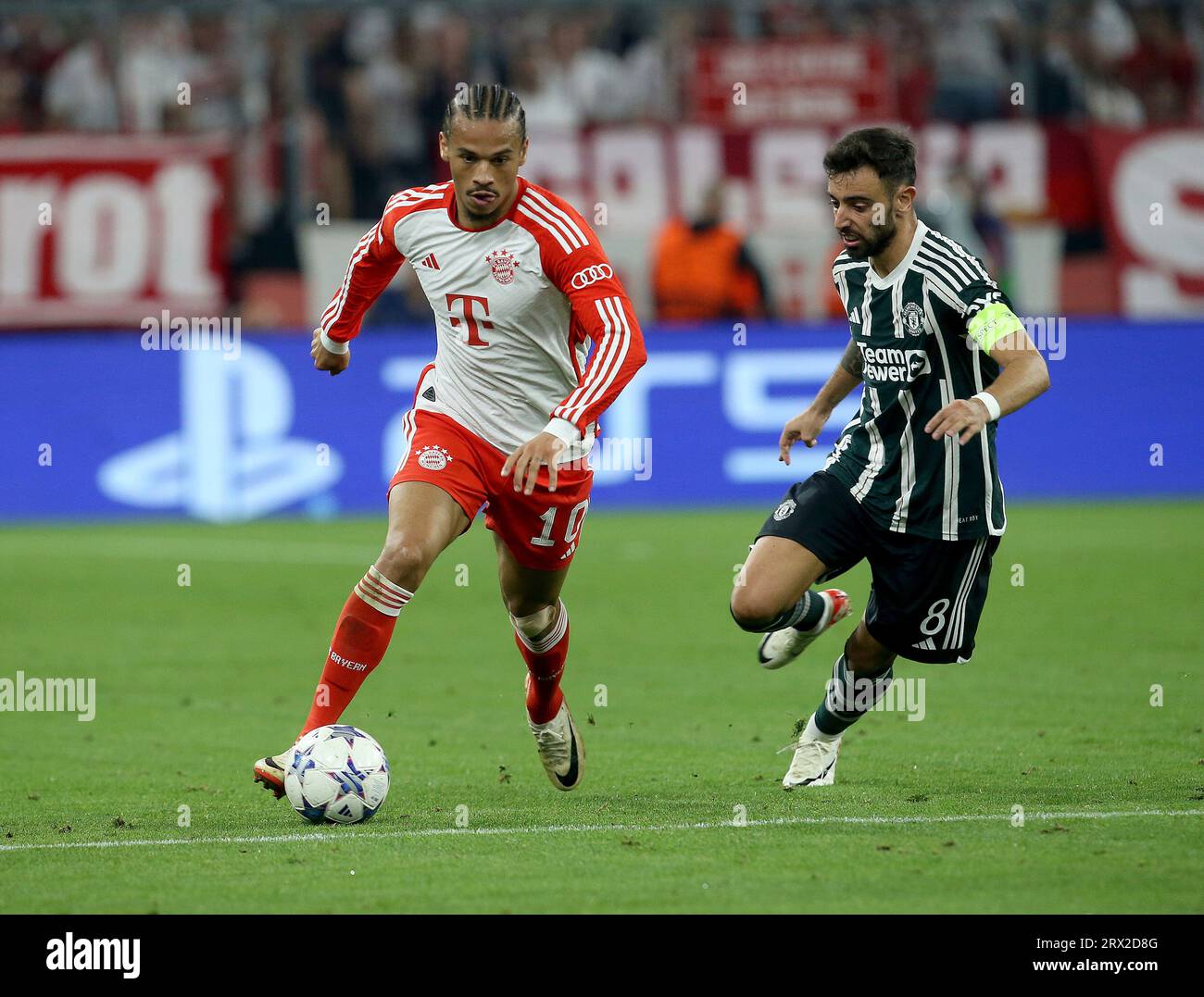 V.li. Leroy Sane (Bayern), Bruno Fernandes (ManU) . FC Bayern München ...